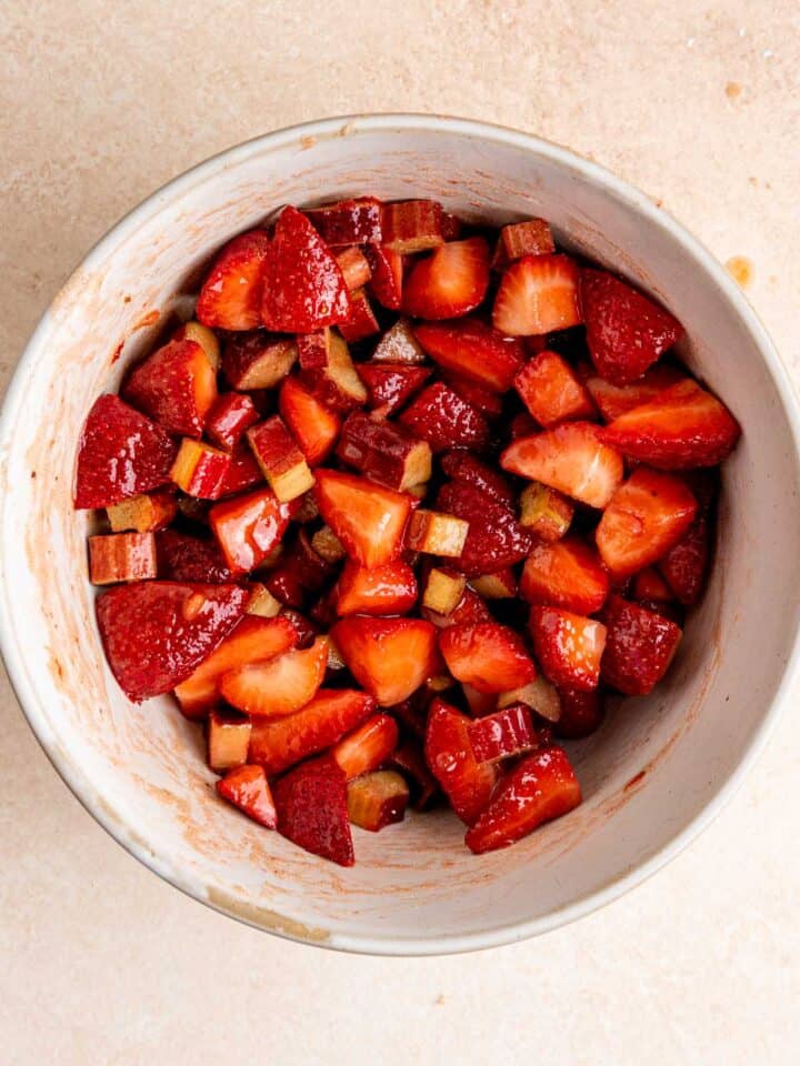 Easy Strawberry Rhubarb Crisp Recipe – Broken Oven Baking