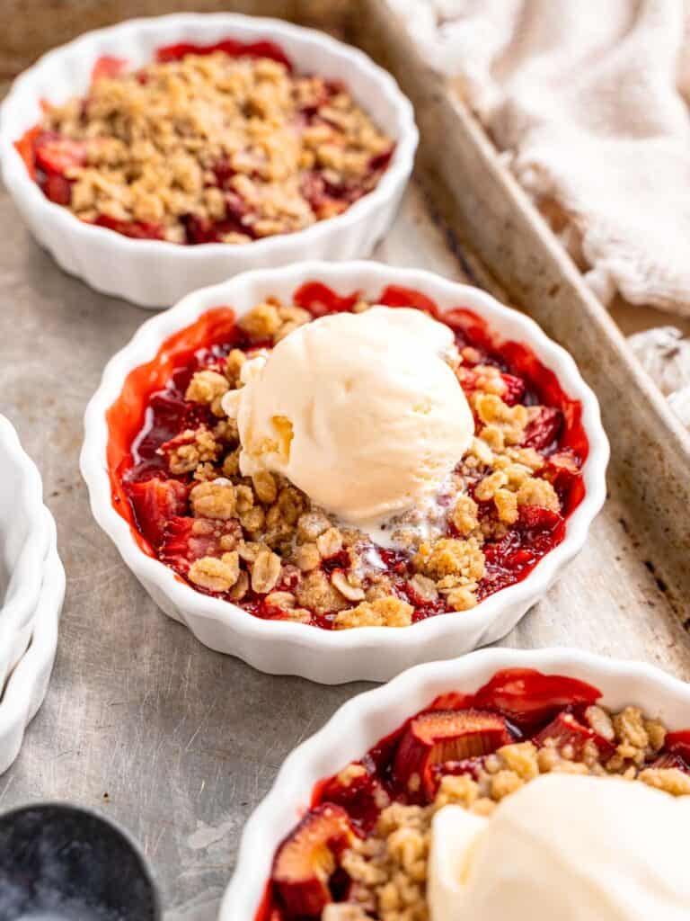 Easy Strawberry Rhubarb Crisp Recipe – Broken Oven Baking