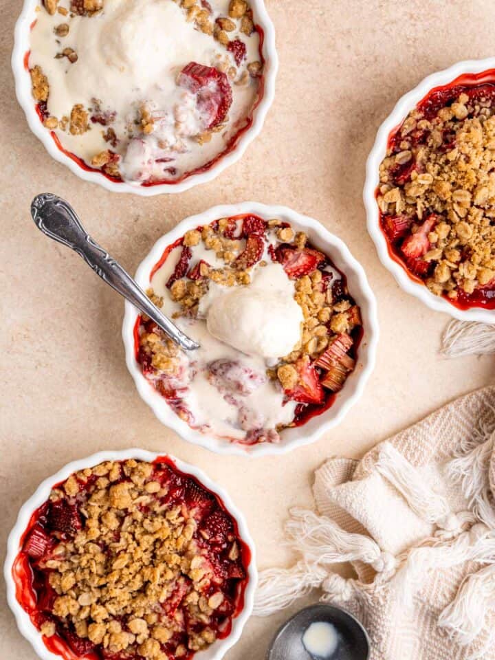 Easy Strawberry Rhubarb Crisp Recipe – Broken Oven Baking