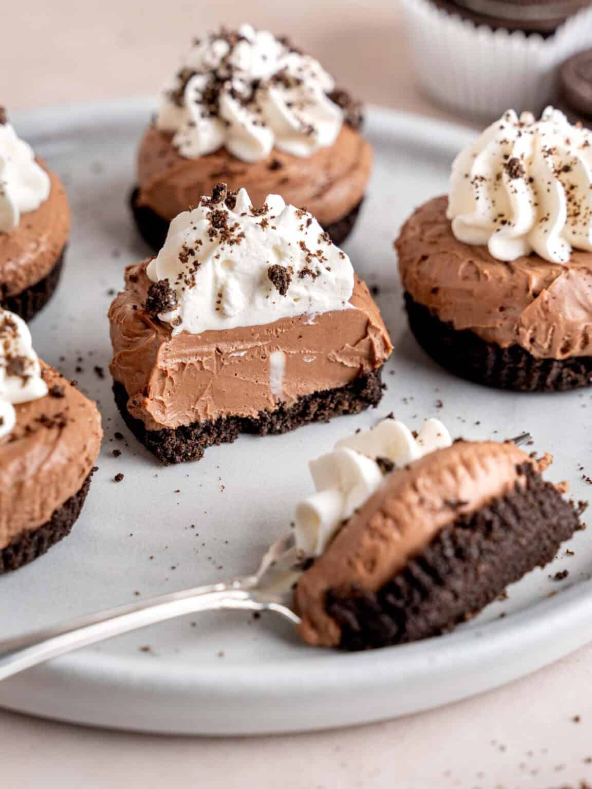 5 Ingredient No-Bake Mini Chocolate Cheesecakes – Broken Oven Baking